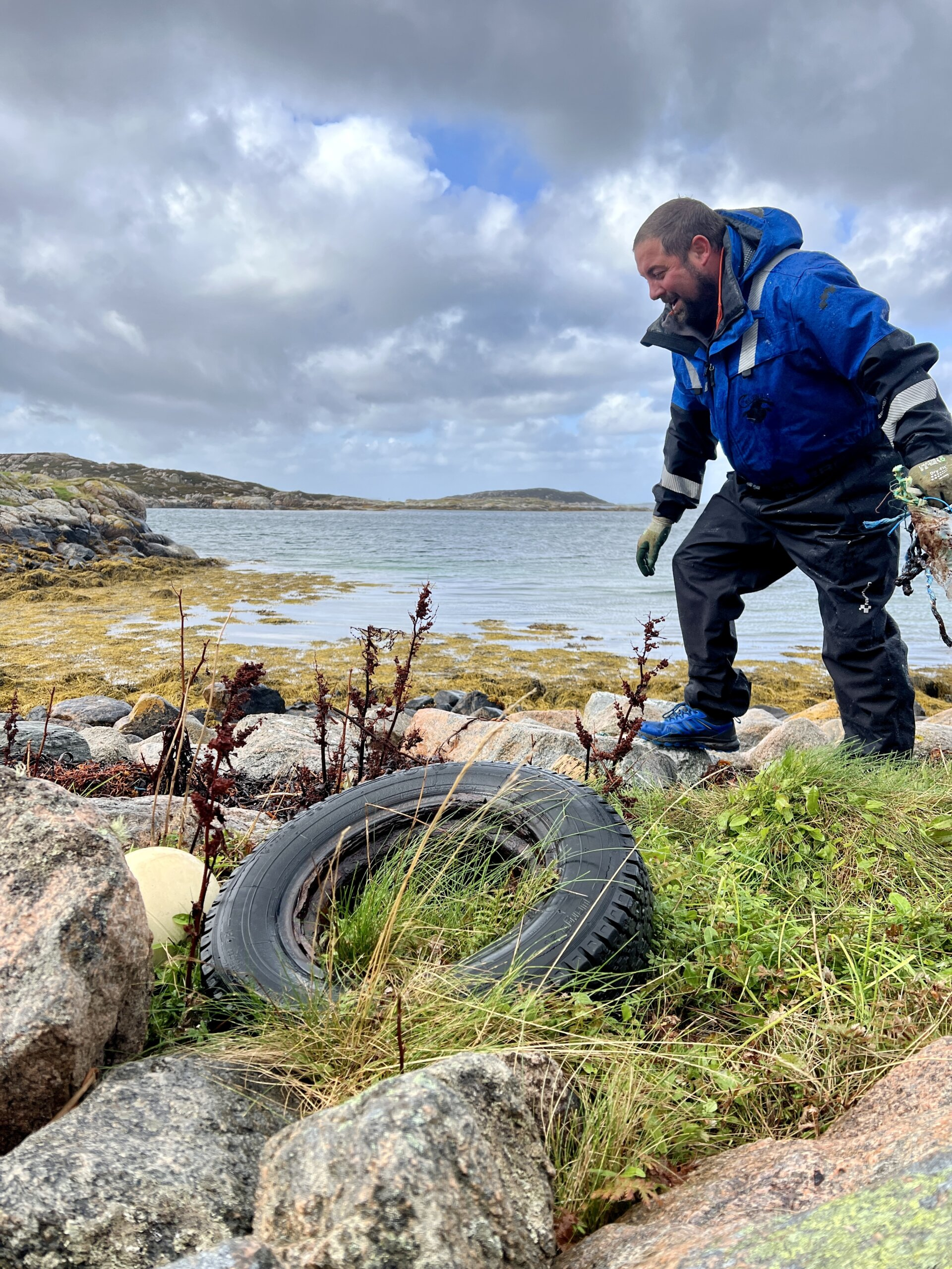 Bli med og rydde